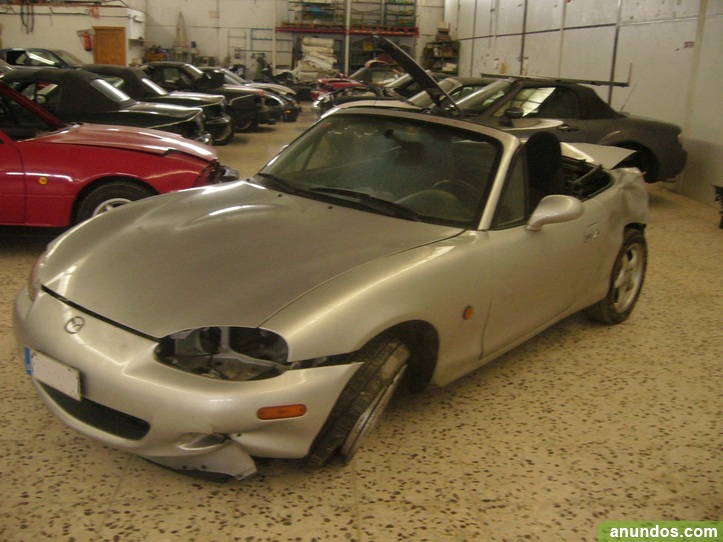 Mazda MX5 NB2, de 1600cc, coche color gris plata - Caravaca de la Cruz